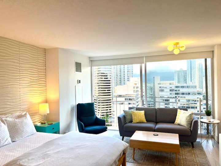 Modern Waikiki Studio W/stunning Mtn Views/ac/wifi - Honolulu, HI