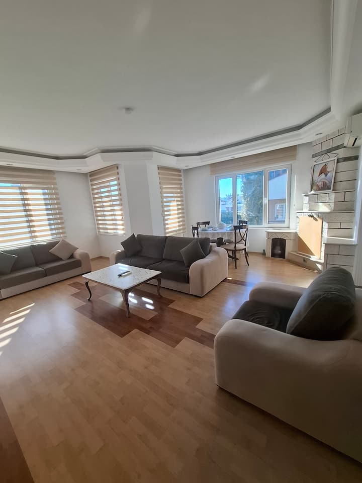 3-aile Ortamında Tertemiz Daire - Konyaaltı