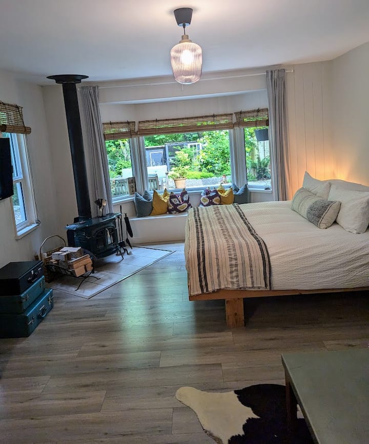 Studebaker Suite - Cozy Stay & 6 Min Walk To Beach - Bowen Island