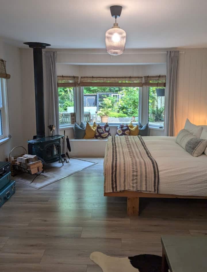 Studebaker Suite - Cozy Stay & 6 Min Walk To Beach - Bowen Island