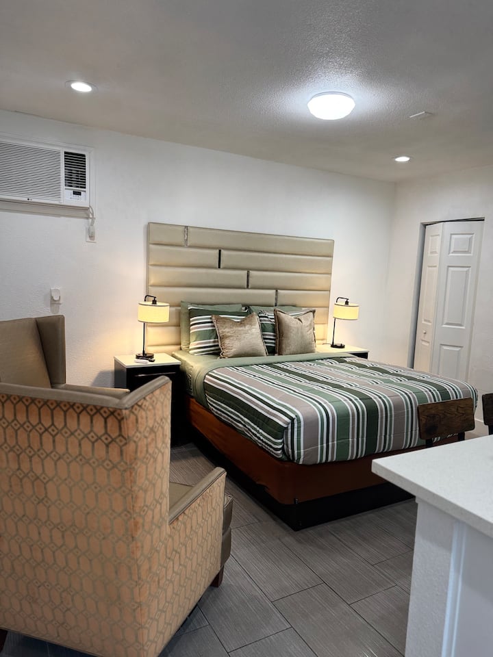 Bright & Modern Private Studio - Central - Las Vegas