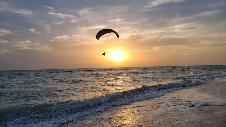 Welcome To One Of Florida’s Best Hidden Gems! A Beautiful Beach Home With Private Beach Access, A Butterfly Garden And A Game Room. Enjoy A Dream Stay By The Sea In One Of Most Beautiful Keys In Florida. - Englewood, FL