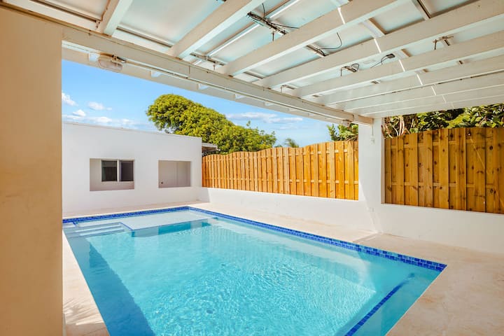 Villa Allegra ~ Family Vacation Home W/ Pool & Bbq - Caribbean