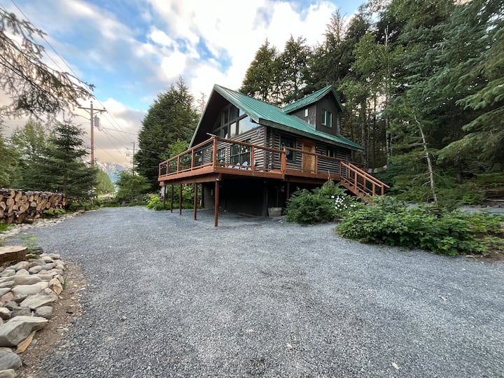Mountain Views And Right Off The Bike Path - Girdwood, AK