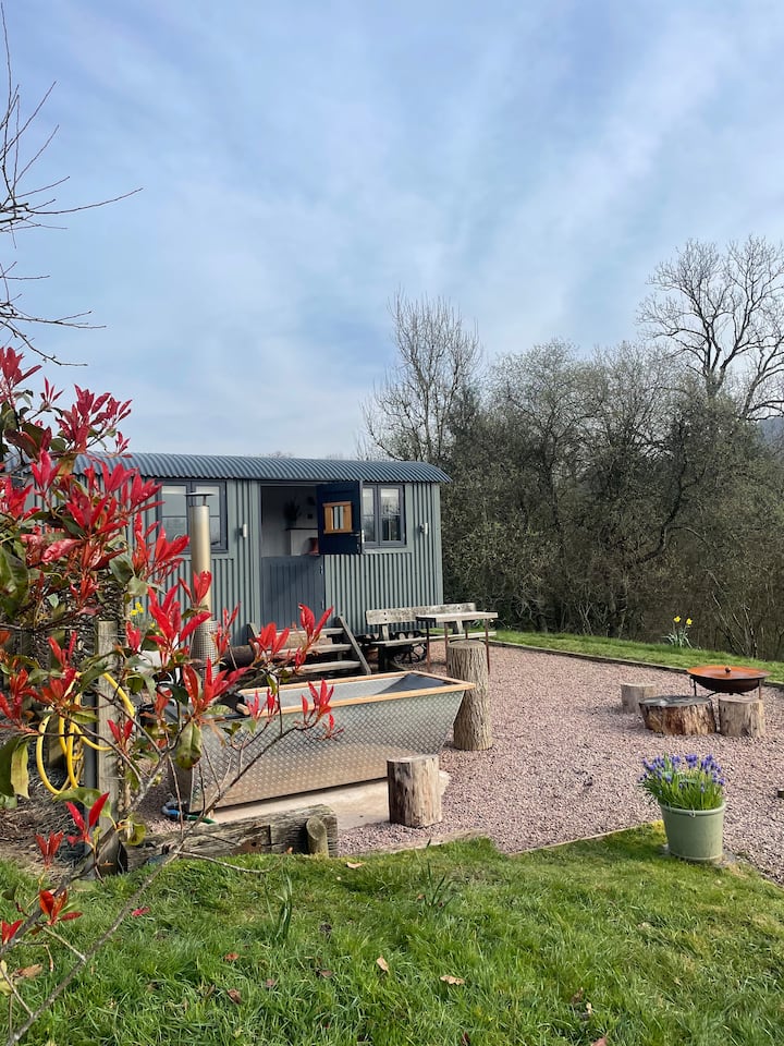 Huw’s Hut @ Penwern...a Delightful Escape - Brecon