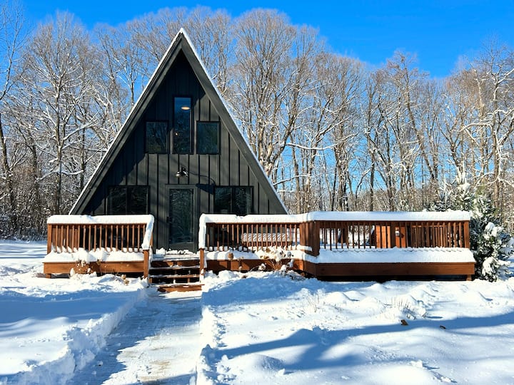 Elkhart A-frame, Wooded Retreat Near Road America - Elkhart Lake, WI