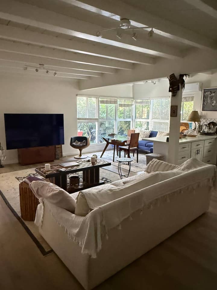 Private Gated House With Amazing Patio In Weho - Beverly Hills