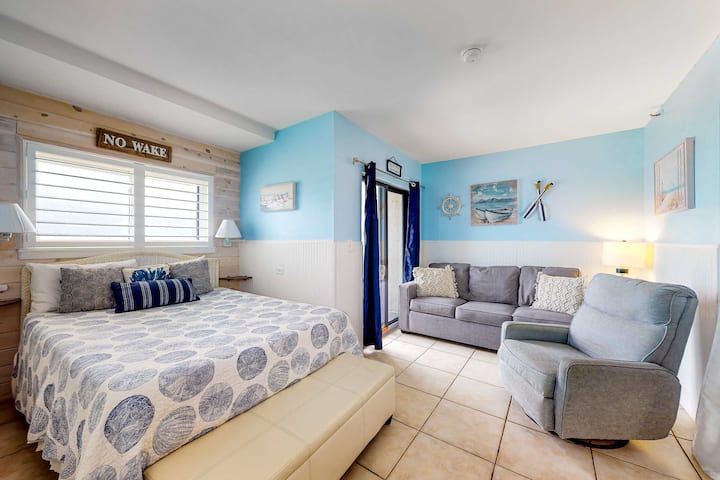Adorable Studio Oceanfront 4th-floor | Balcony - Alabama