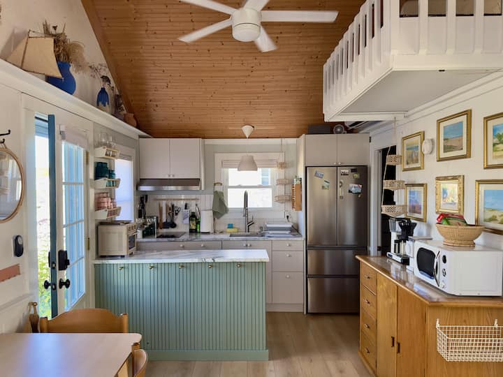 Relaxing Beach Cottage With Hot Tub - North Truro, MA