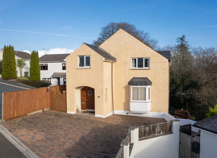 Beautiful 3 Bedroom Home With Bar And Hot Tub. - Saundersfoot