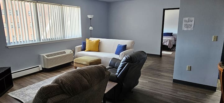 2 Bed 2 Bath Downtown Cr Spacious Apartment - Cedar Rapids, IA