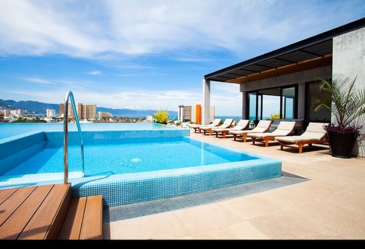 Spacious Condo With An Infinity Pool View Of Pv - Puerto Vallarta