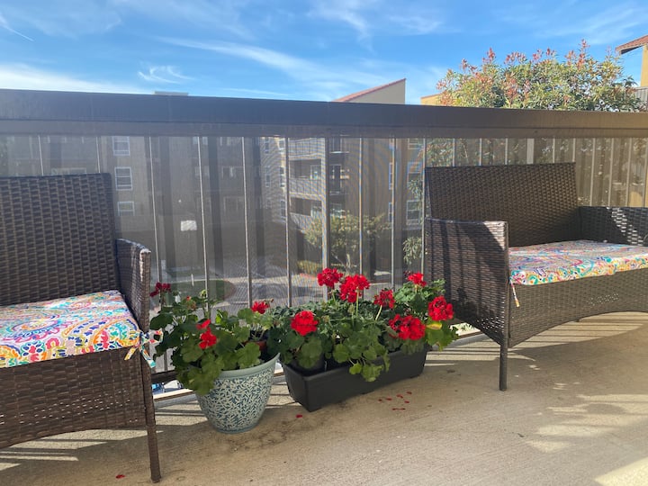 Lovely Private Room And Bath W/partial Oceanview - Newport