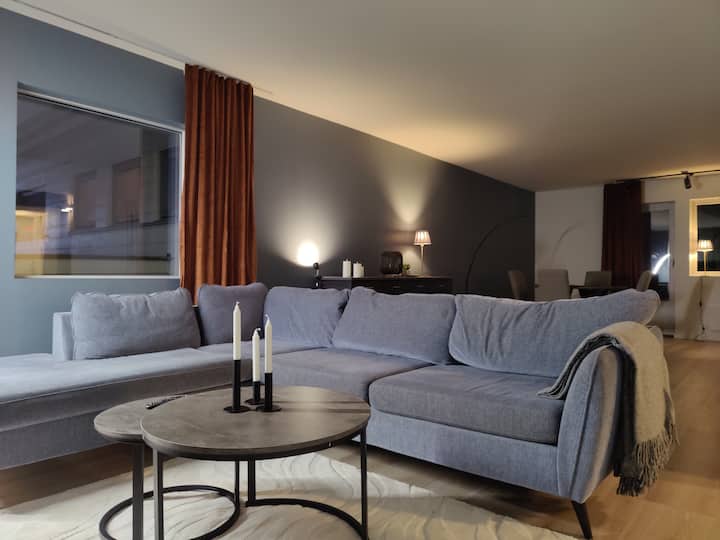 Stor Leilighet Med 3 Soverom, 6 Sengeplasser. - Harstad