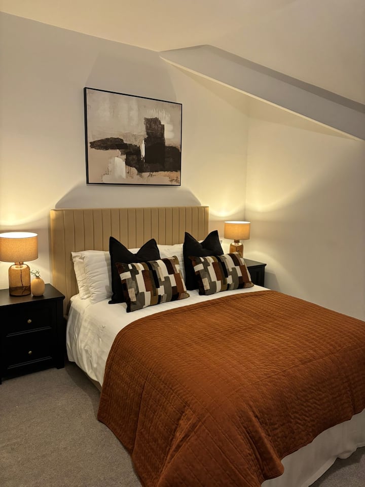 Gorgeous Town Centre 3bed 2bath Apartment •Parking - Wetherby