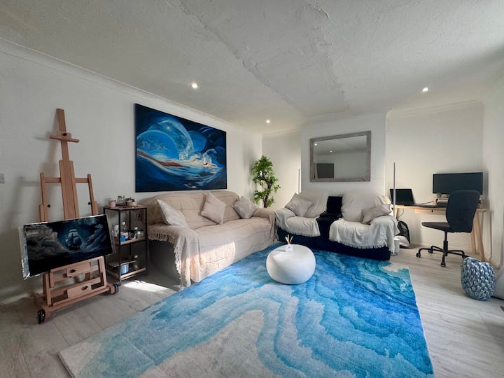 Artist’s Home Near The Sea - 2 Bed Flat - Broadstairs