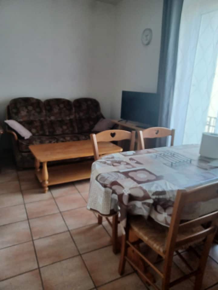 Appartement T1  Lumineux Proche Des Commerces - La Couronne