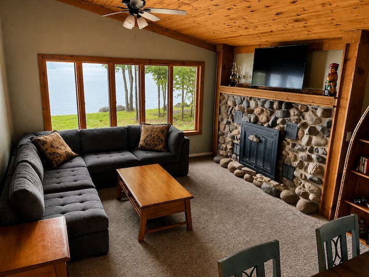 Waterfront On Lake Huron- New Kitchen & Bathroom - Cheboygan, MI