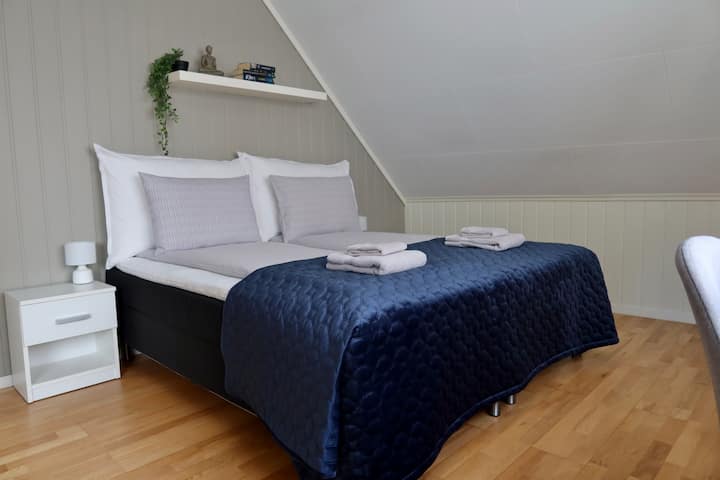 B13 I Sentrum Av ÅLesund, Gratis Parkering. - Ålesund