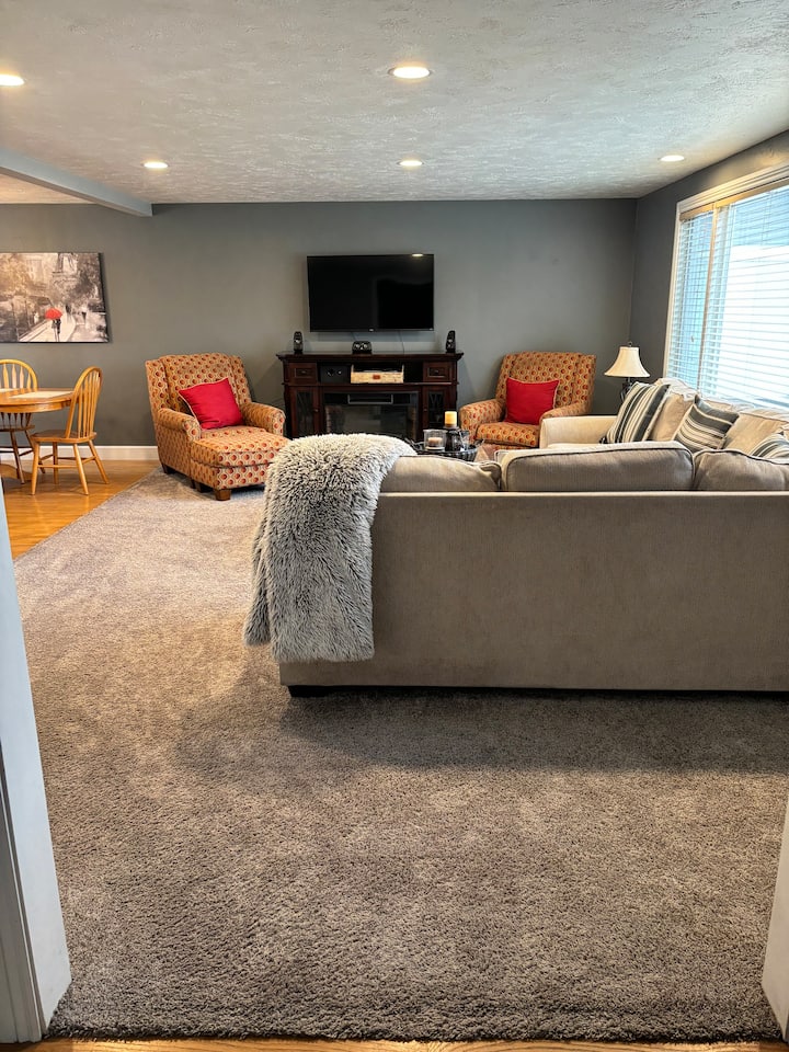 Cozy-yet Spacious Centrally Located Home - Kalispell, MT