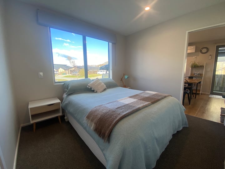 Modern One Bedroom Unit With Mountain Views - Queenstown