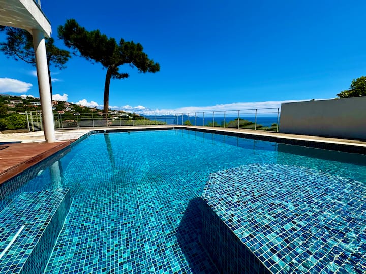 Villa Luxueuse Vue Mer, Piscine Chauffée & Balnéo - Les Issambres