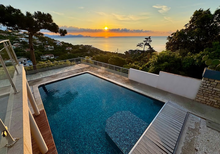 Villa Luxueuse Vue Mer, Piscine Chauffée & Balnéo - French Riviera