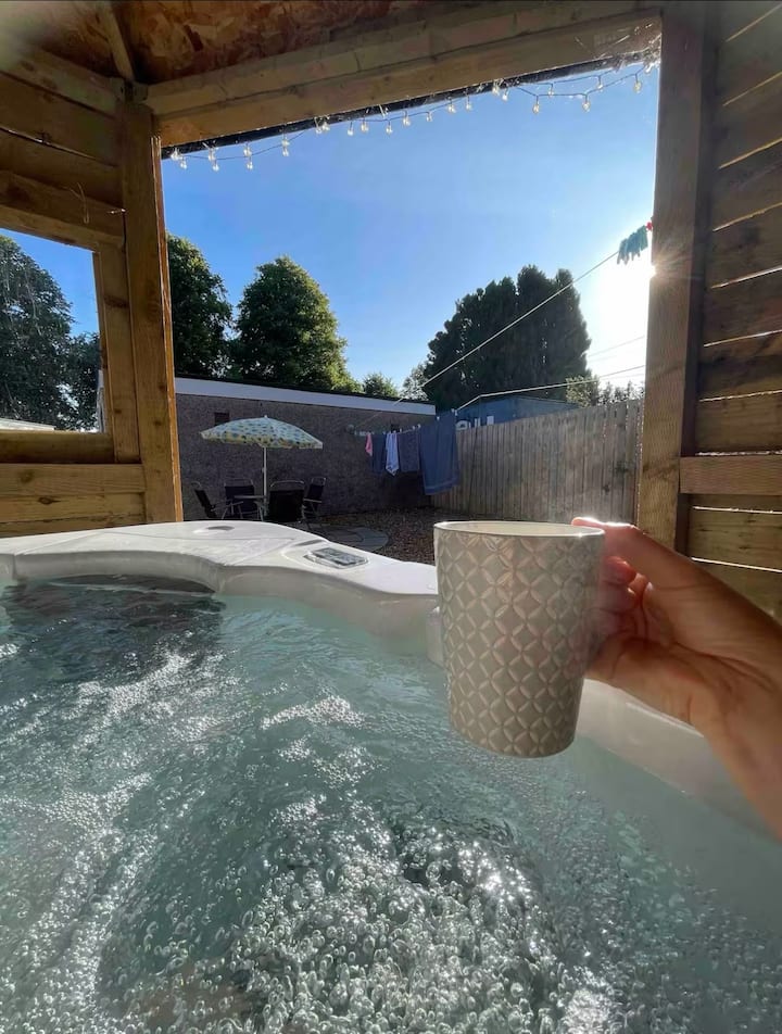 Delightful 2 Bed With Hottub & Private Driveway. - Dumfries