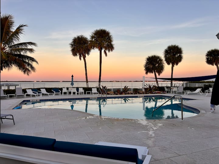 Waterfront Heated Pool/gym/bikes/beachgear/sleep 6 - Jensen Beach, FL
