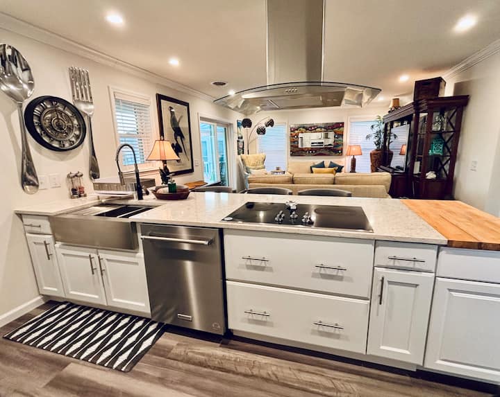 Gourmet Kitchen | Pool, Grill & Balcony - Jensen Beach, FL