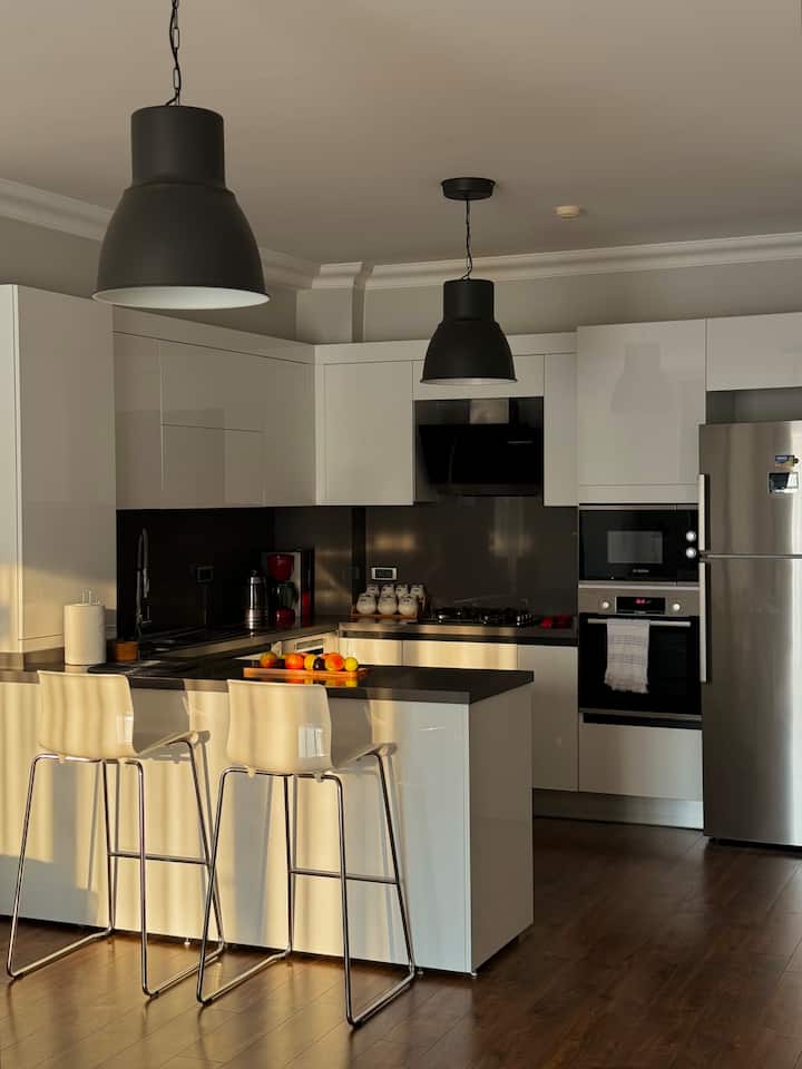 Large Charming 1-bedroom Condo | Parking And Gym - İstanbul