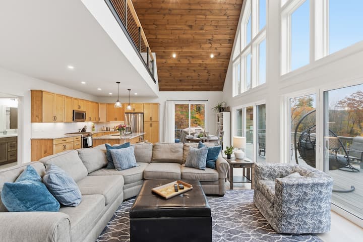 Luxury Retreat Boat Sleeps 6 Walk To Lake Pets - Lake Winnipesaukee, NH