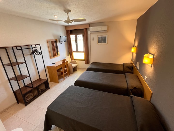 Triple Room With Air Conditioning - Girona