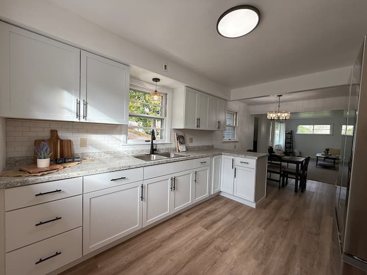 Hearth On First - Quiet, Comfort, Convenient - Wausau, WI