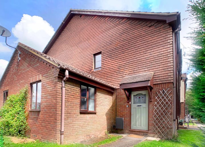 Wokingham -  Two Bedroom House With Parking - Bracknell