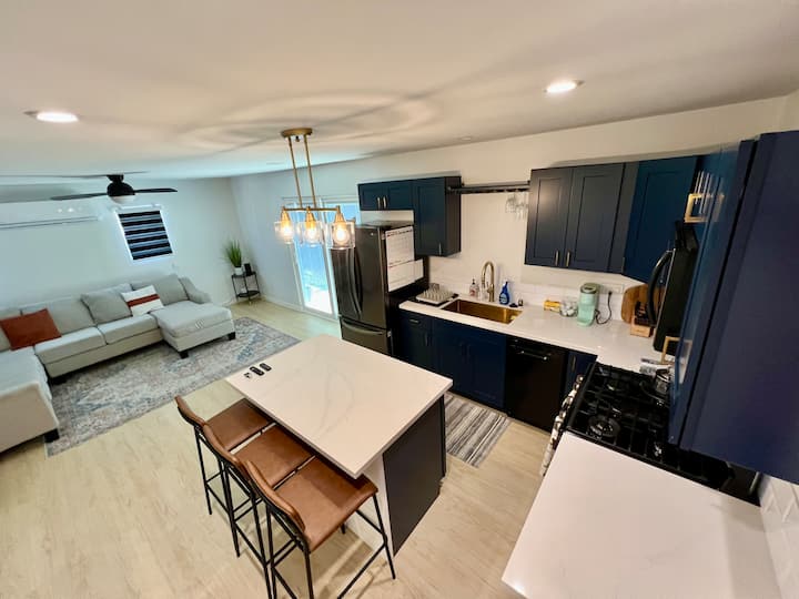 Beautiful 2 Bedroom Home- 10 Min To Downtown Sd - Chula Vista, CA