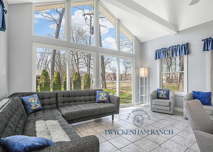 Twyckenham Ranch - Walk To Nd Campus! - South Bend, IN