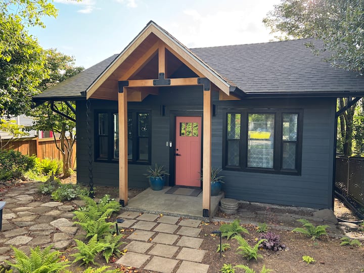 Cheerful 2 Bdrm In A Sweet Neighborhood - Seattle, WA