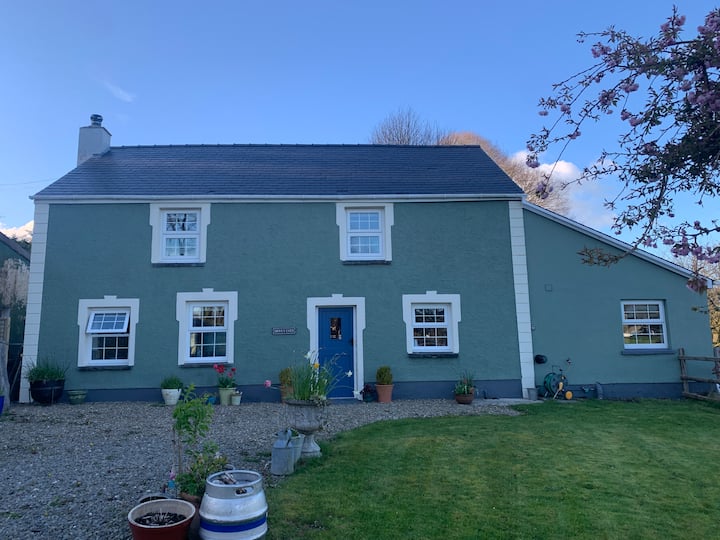 Drws Y Coed Cottage, Dog Friendly Sleeps 2-8 - New Quay