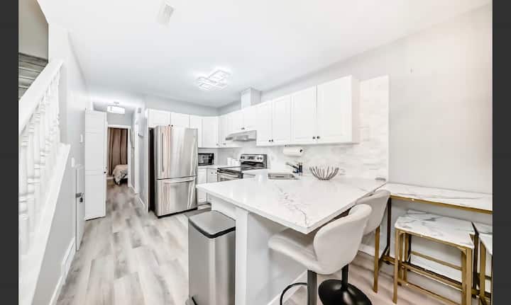 Dt Townhome Location 5 Min Walk To 17th Ave - Calgary