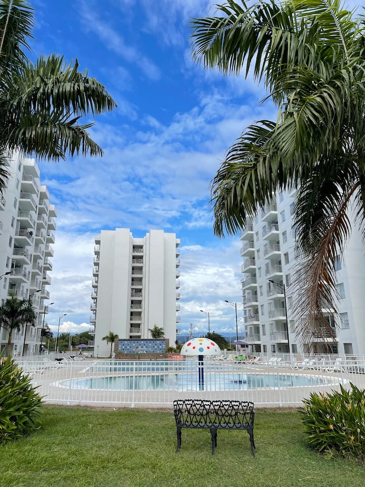 Executive Flat W/ Balcony, Green Outlook & 4 Pools - Girardot