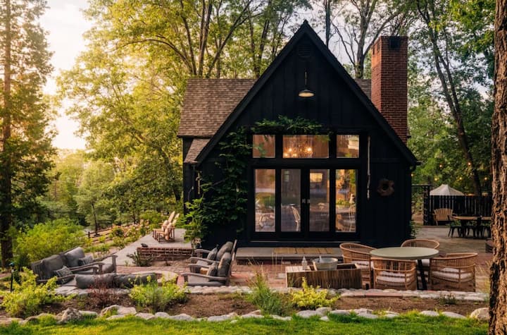 Farmhouse Compound: Spa/ac/bbq, Basketball/firepit - Lake Arrowhead, CA