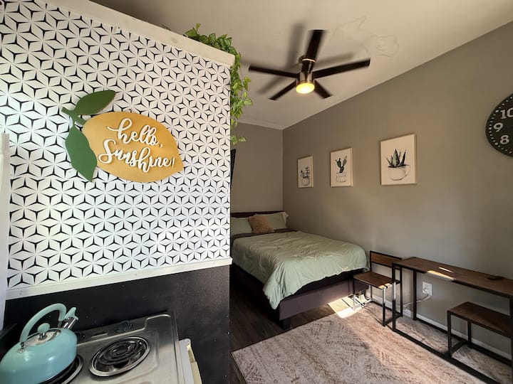 Lemon Drop Cozy Studio - San Diego, CA