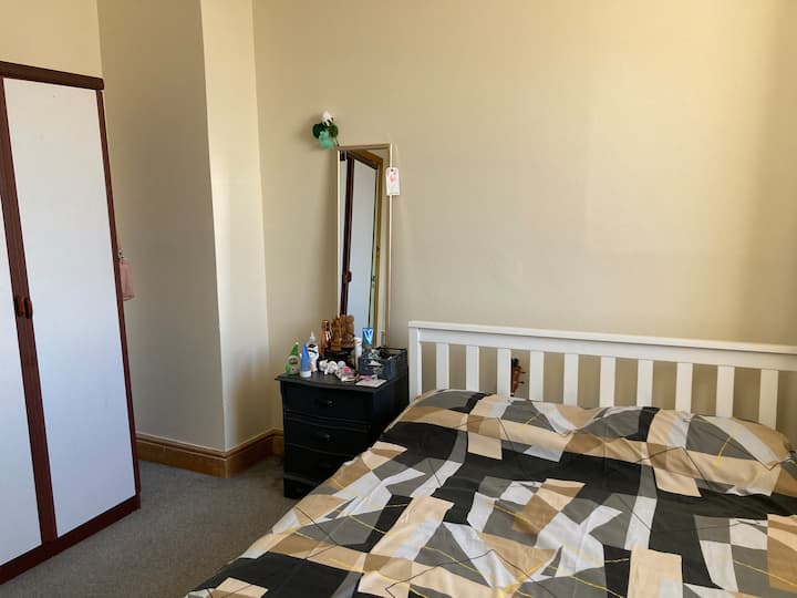 Furnished Double Bed Flat, George Street - Aberdeen