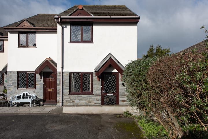 Delightful Cottage Conveniently Located In Padstow - Padstow