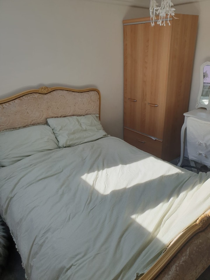 Private Room In Family Home - Sandbanks