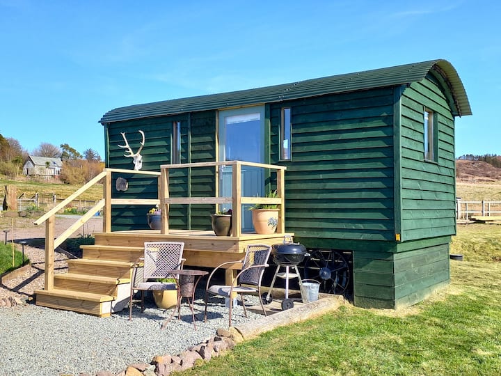 Cosy Shepherds Hut Renovation Now Complete - Portree