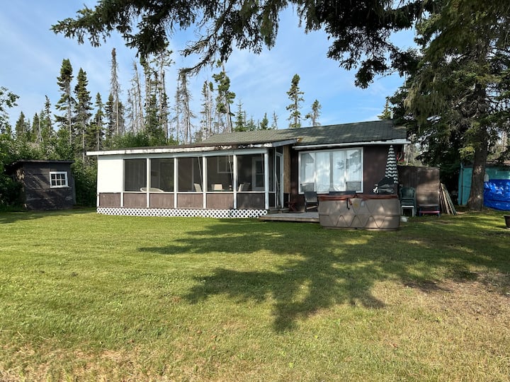 Lake Front. 2 Bedroom,1 Bath. Clearwater Lake, Mb - Canada