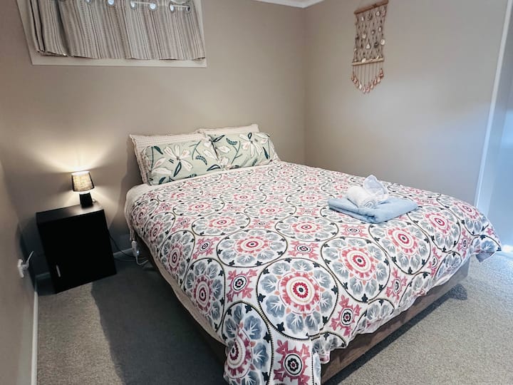 Guest Suite With Lounge & Bathroom - Tauranga