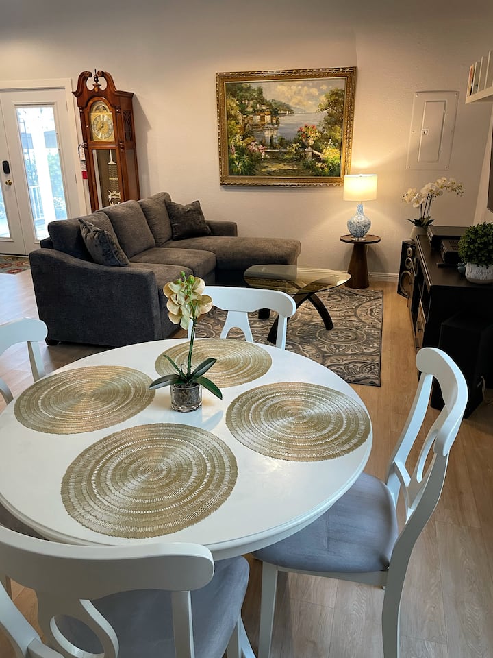 Entire Loft Guesthouse With Gated Parking! - Las Vegas, NV